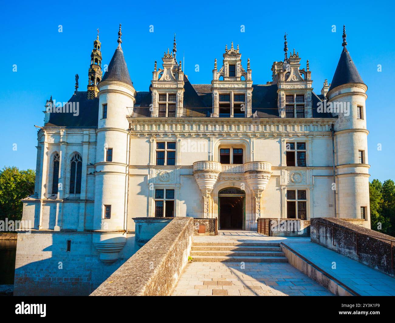 Chateau de Chenonceau is a french castle spanning the River Cher near ...