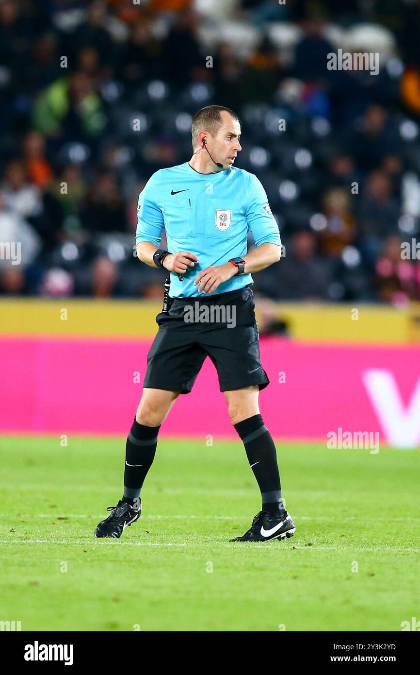 MKM Stadium, Hull, England - 14th September 2024 Referee Peter Bankes ...