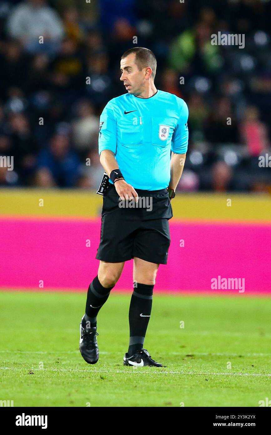 MKM Stadium, Hull, England - 14th September 2024 Referee Peter Bankes ...