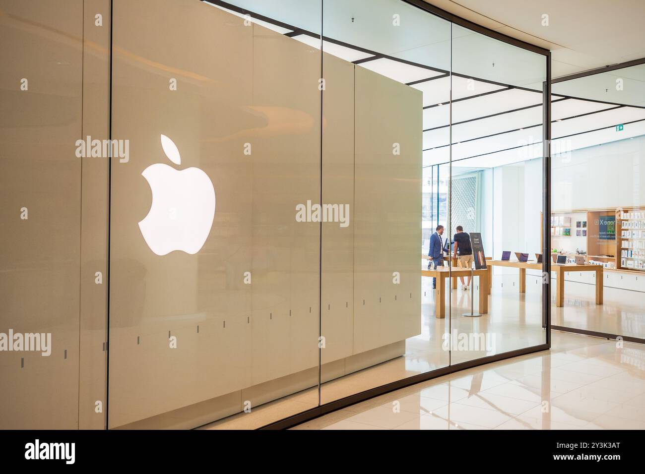 DUBAI, UAE - FEBRUARY 25, 2019: Apple Store in the Dubai Mall in UAE ...