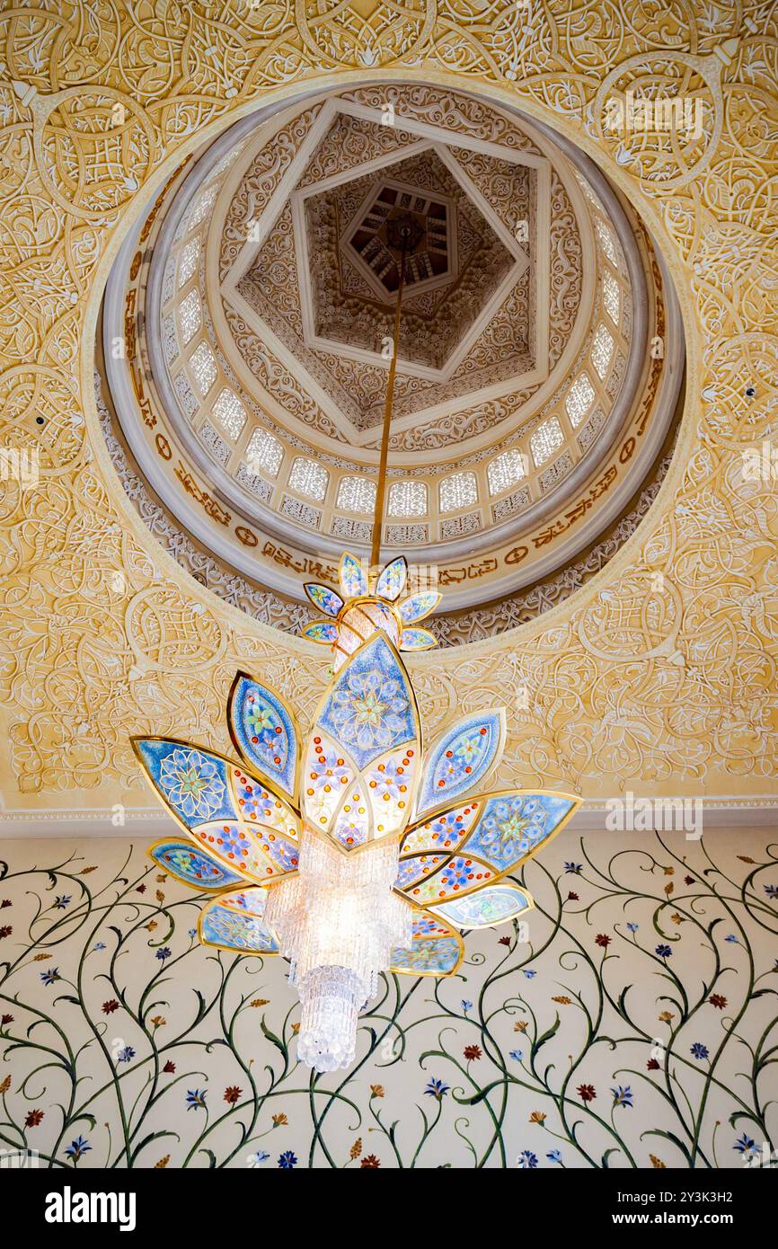 ABU DHABI, UAE - FEBRUARY 28, 2019: Chandelier in the praying hall of ...