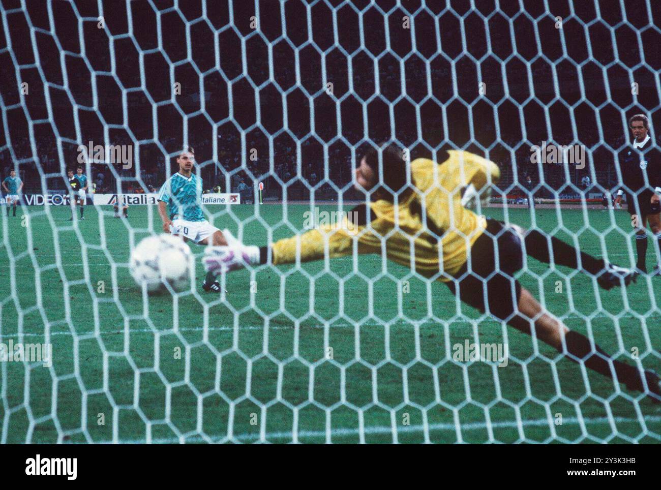 Peter shilton england 90 hi-res stock photography and images - Alamy