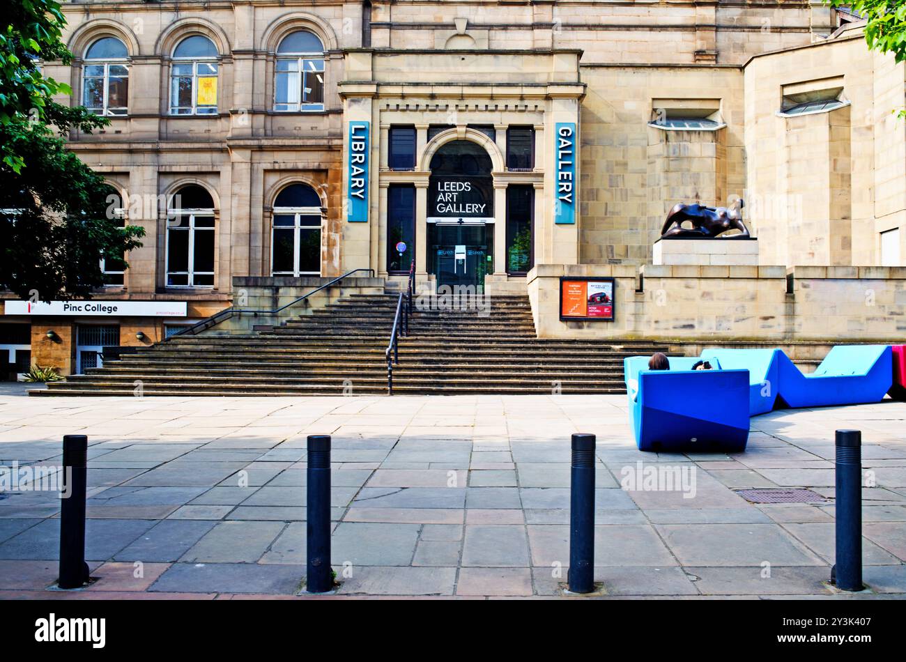 Art gallery and Library, The Headrow, Leeds, West Yorkshire, England ...