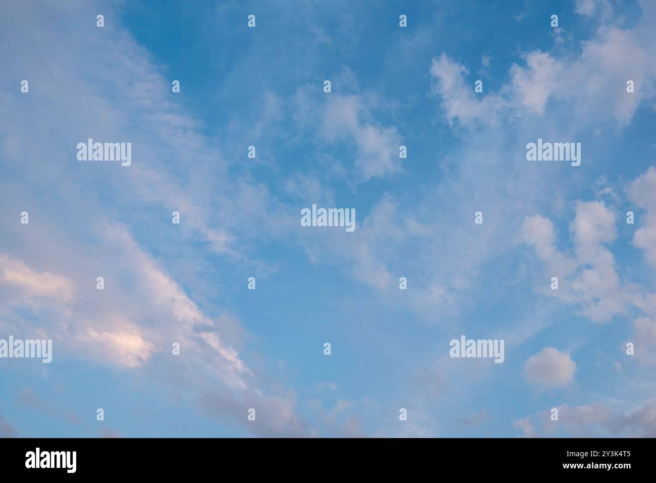Strato cumulus clouds hi-res stock photography and images - Alamy