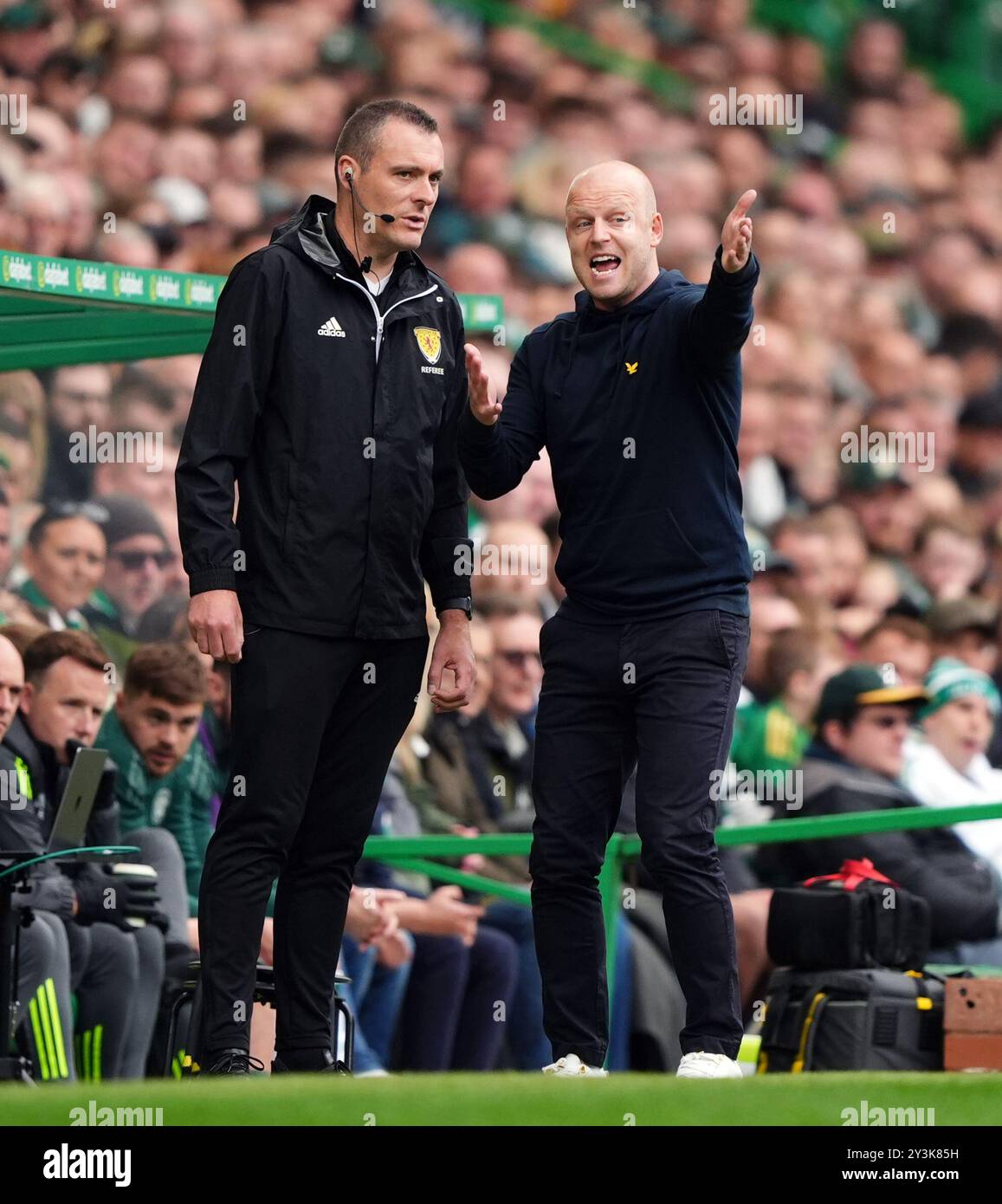 Heart of Midlothian manager Steven Naismith (right) during the Scottish ...