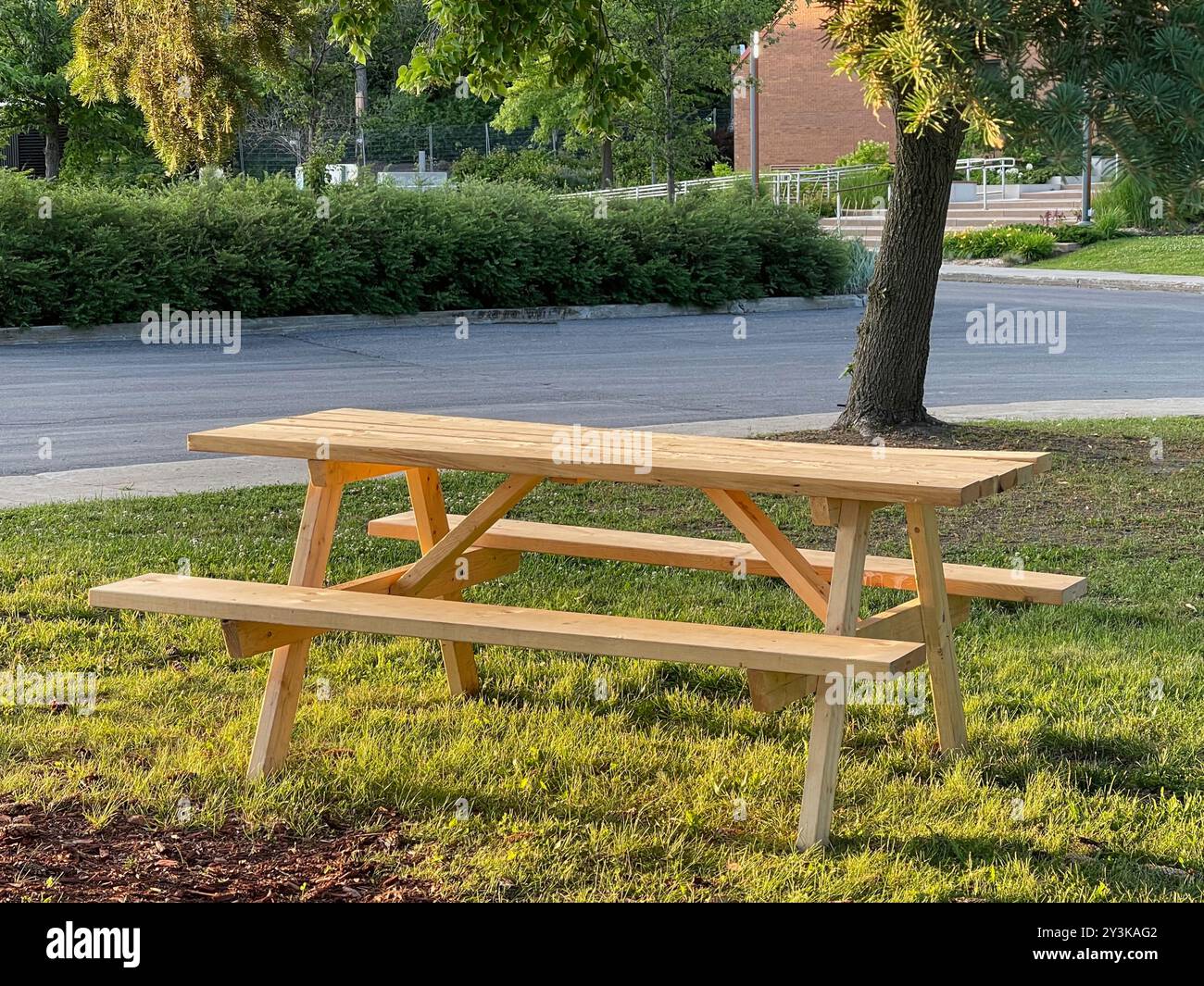 Sturdy picnic table hi-res stock photography and images - Alamy