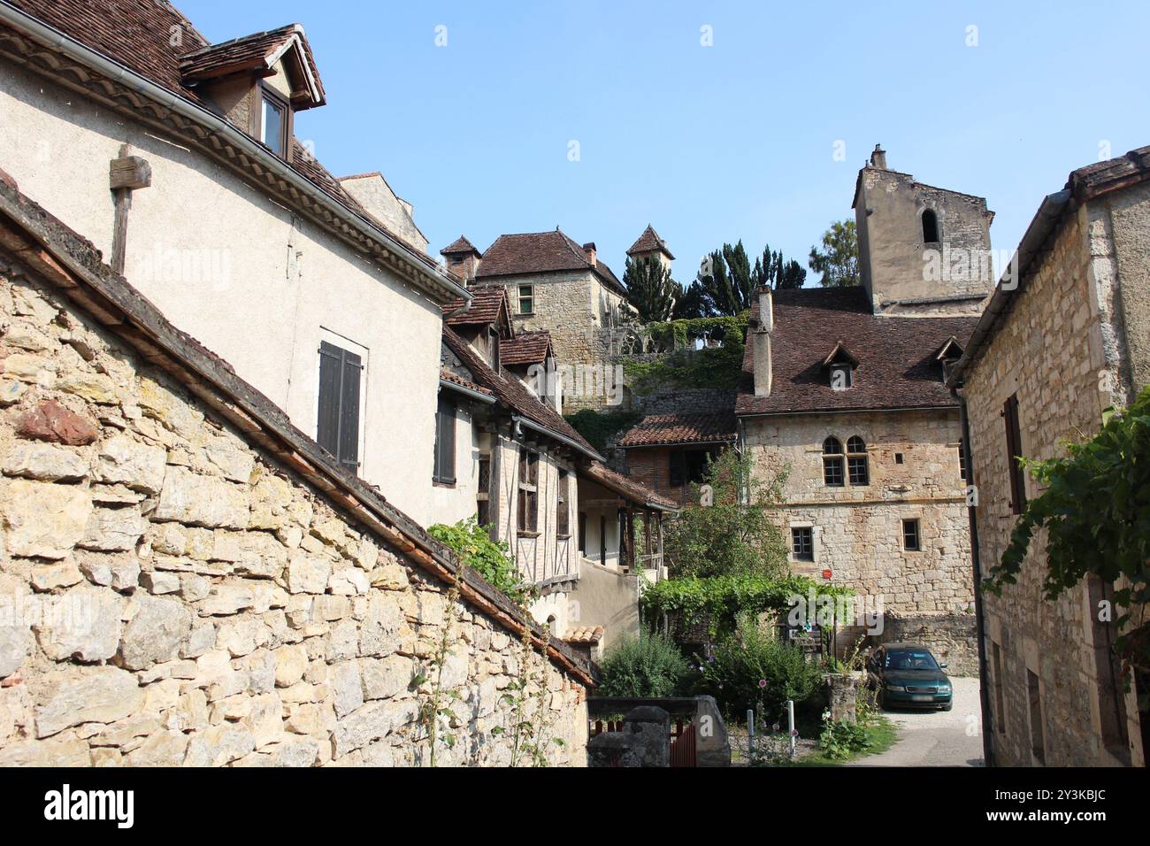 Old village of Saint-Cirq-Lapopie in France Stock Photo - Alamy