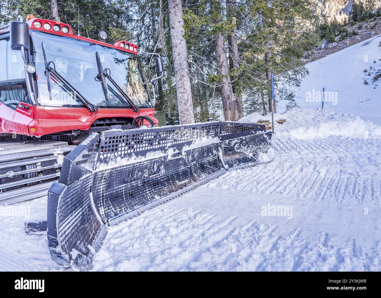 Front image of a piste machine, a red snow groomer with details on the ...