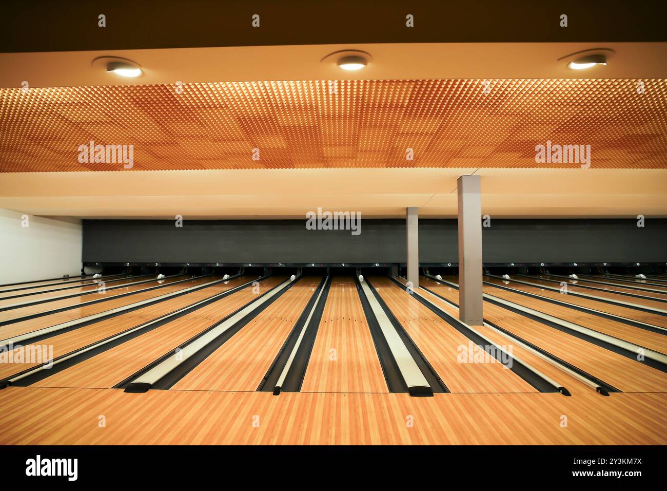 Plain modern newly built bowling alley. No people Stock Photo - Alamy