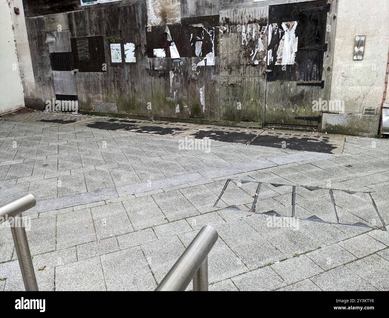 Shut Down Shop Boarded up in a Town Stock Photo - Alamy