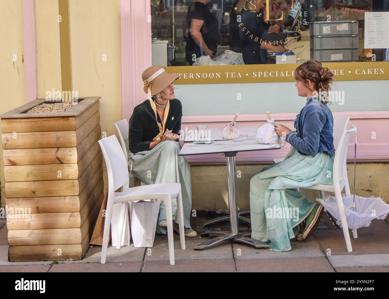 Regency period costums hi-res stock photography and images - Alamy