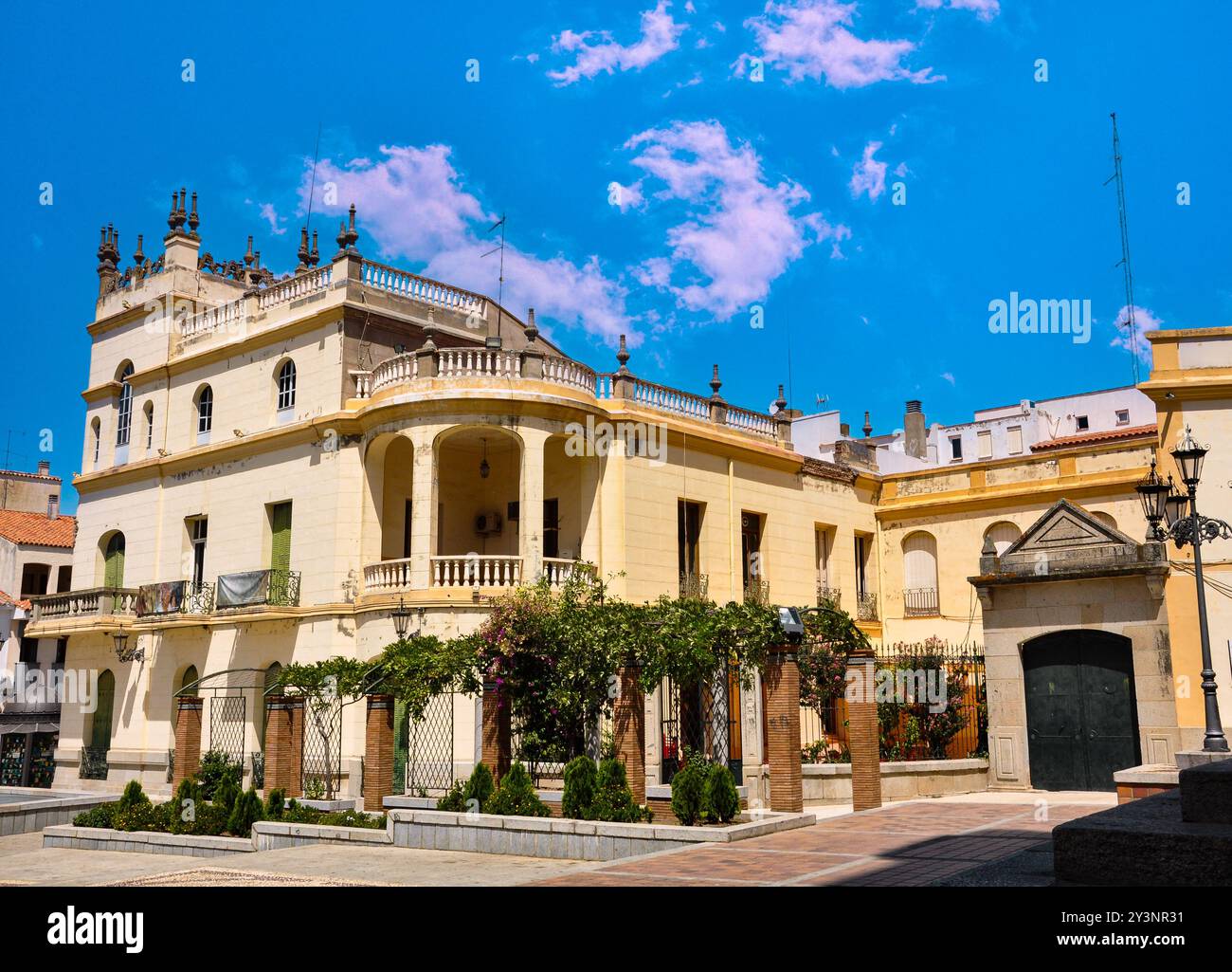 Stylish architecture, Large and beautiful stately mansion in Castuera ...