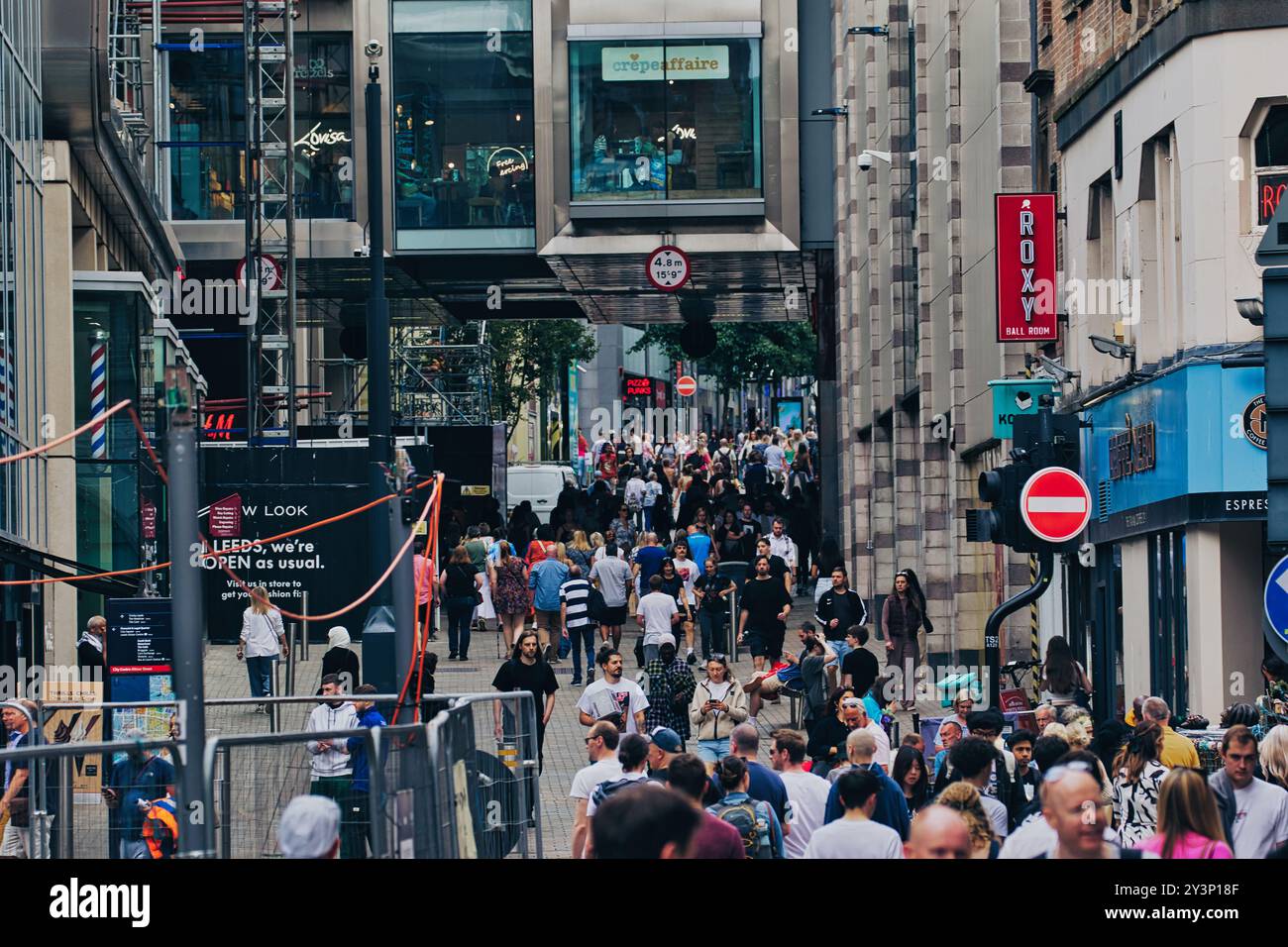 Lively atmos hi-res stock photography and images - Alamy