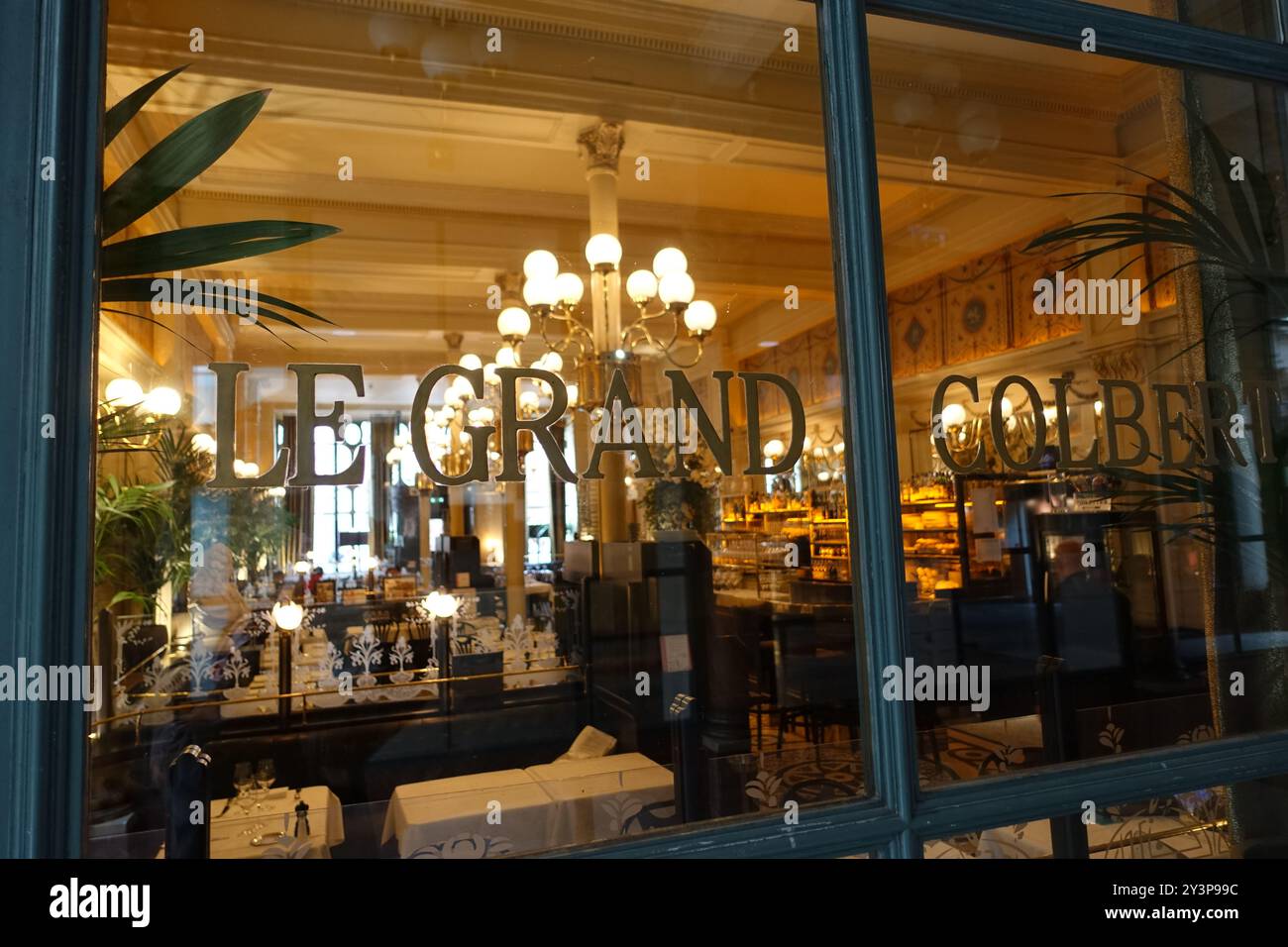 Le Grand Colbert, typical french restaurant in Paris Stock Photo - Alamy