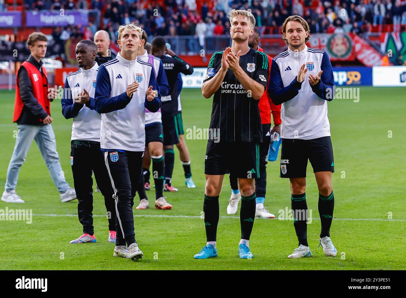 Simon graves thanking fans for their support hi-res stock photography ...