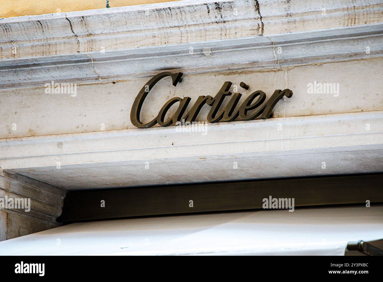 Classic storefront features hi-res stock photography and images - Alamy