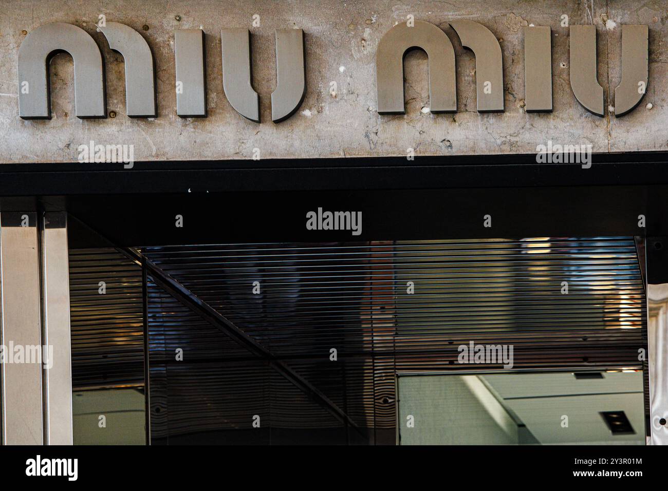 Venecia, Italia, 17 of August 2024: The facade of a stylish retail Miu ...