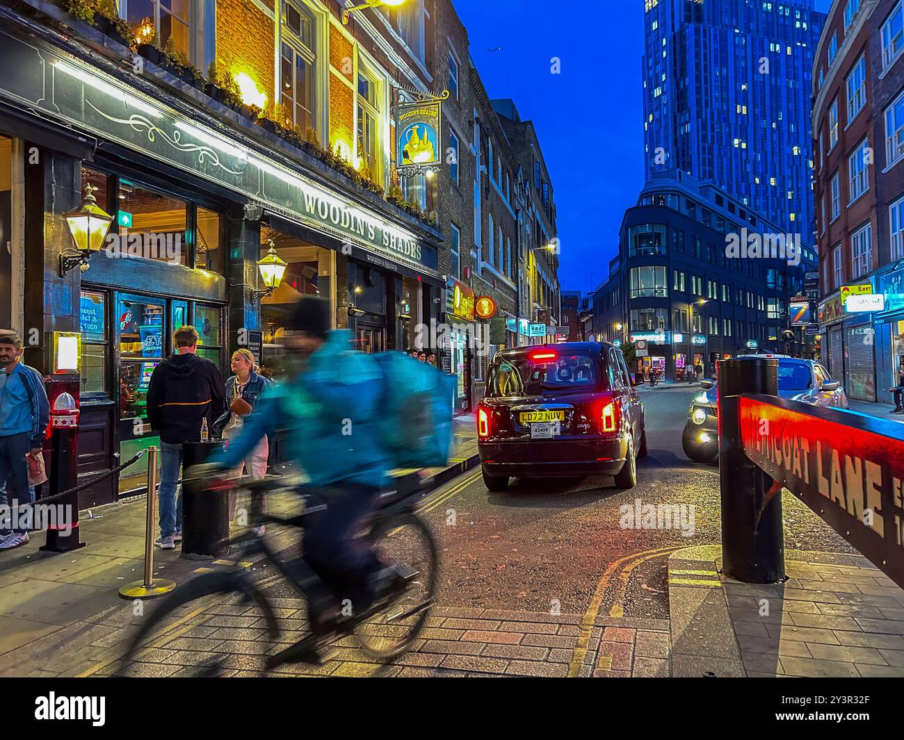 London, England, Group People, Street Scene, English Men, Sharing ...
