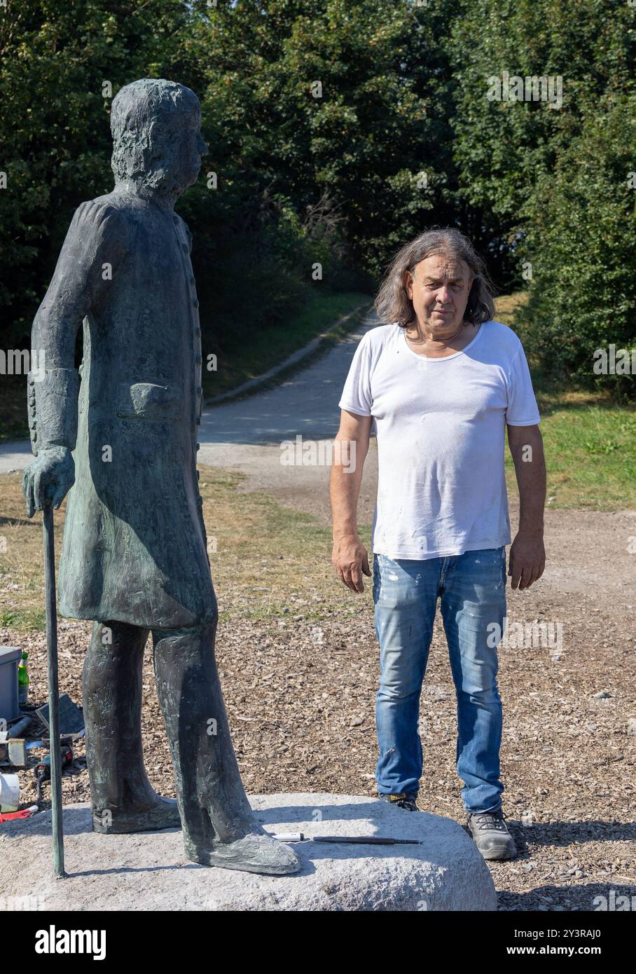 Bildhauer Thomas Jastram Der Bildhauer Thomas Jastram steht an seiner ...