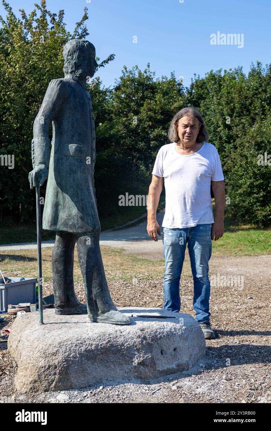 Bildhauer Thomas Jastram Der Bildhauer Thomas Jastram steht an seiner ...
