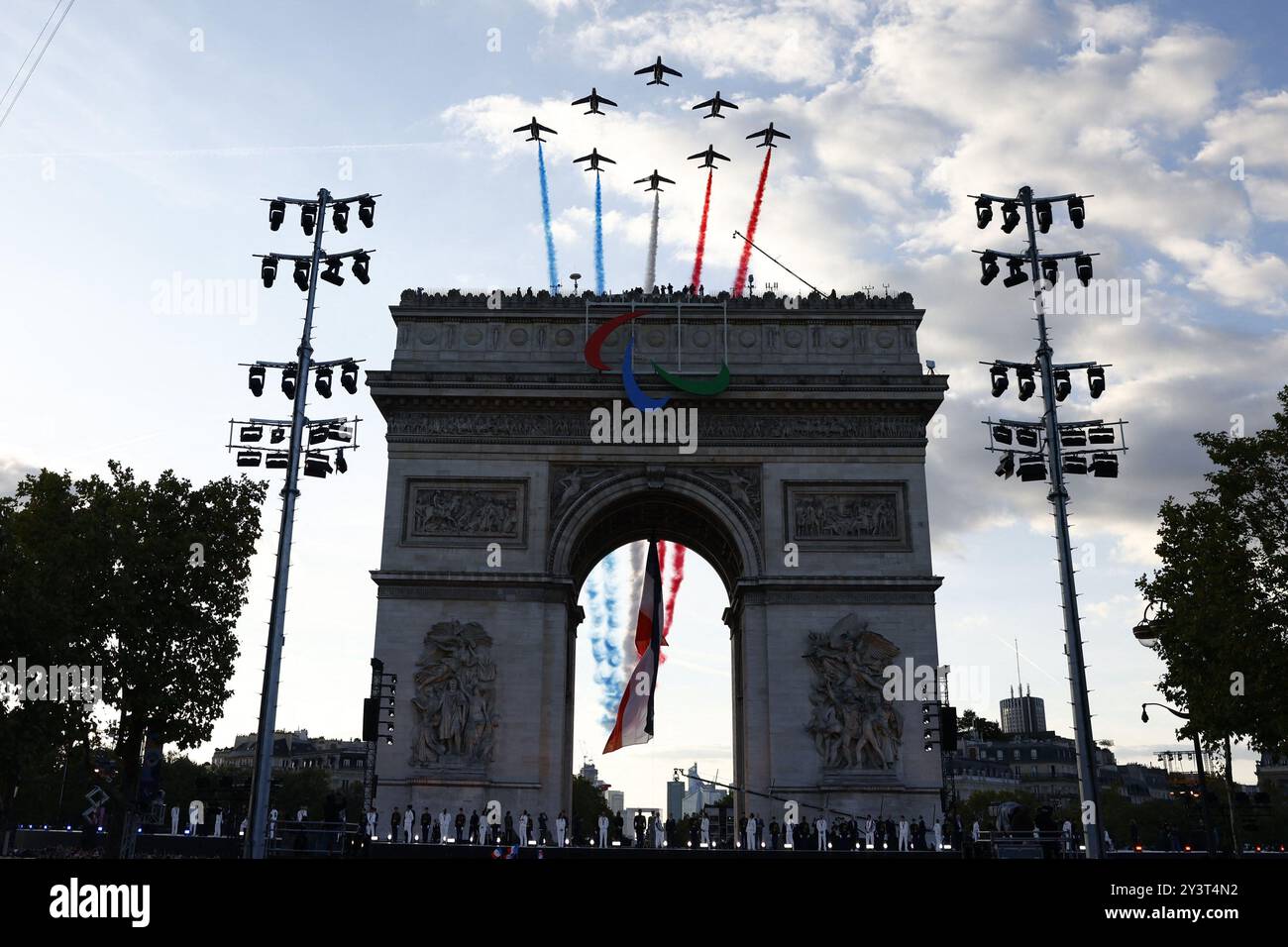 Paris, France. 14th Sep, 2024. The French patrol marks the blue white ...