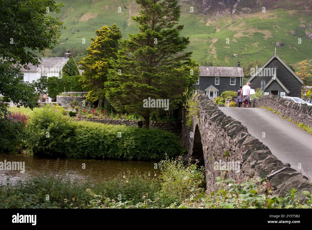 arched stone bridge on the River Derwent, Grange in Borrowdale, Keswick ...