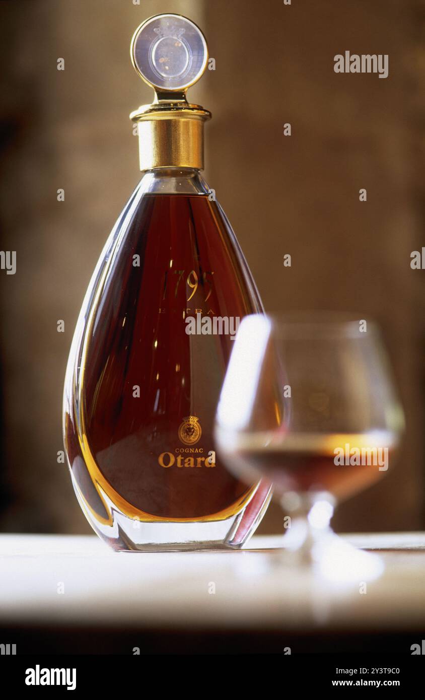 Verres a pied hi-res stock photography and images - Alamy