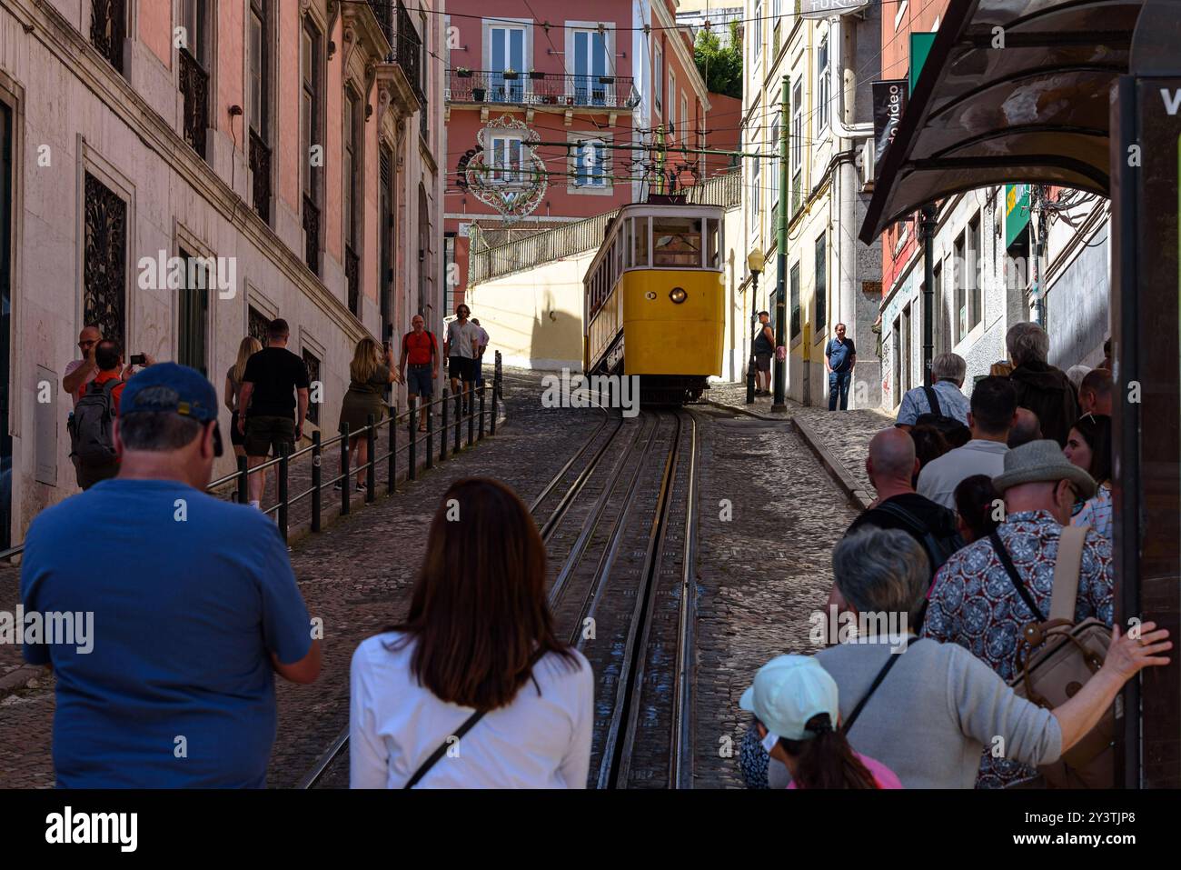 Portugal lisbon gloria funicular hi-res stock photography and images ...