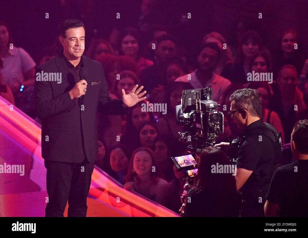 Carson Daly presents the awards for best K-POP during the 2024 MTV ...
