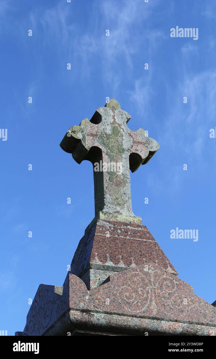 Cross crucifix headstone graveyard hi-res stock photography and images ...