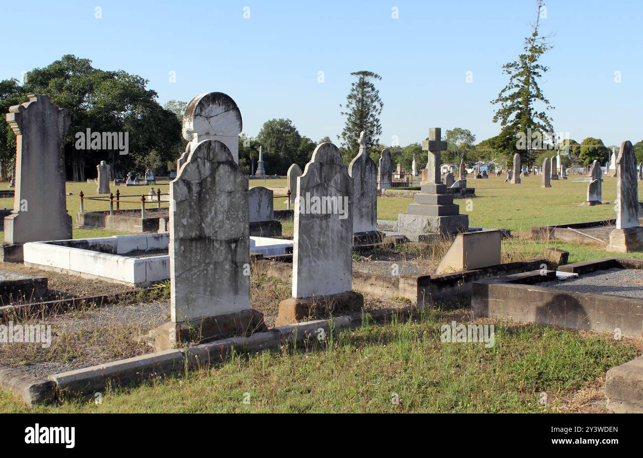 Graves row hi-res stock photography and images - Alamy
