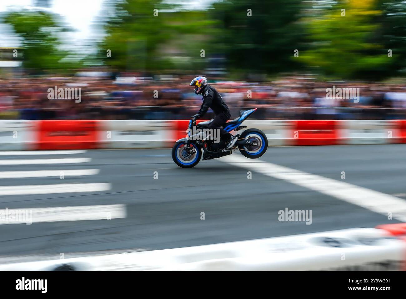 Minneapolis, Minnesota, USA. 14th Sep, 2024. Motorcycle stunt bikes at ...