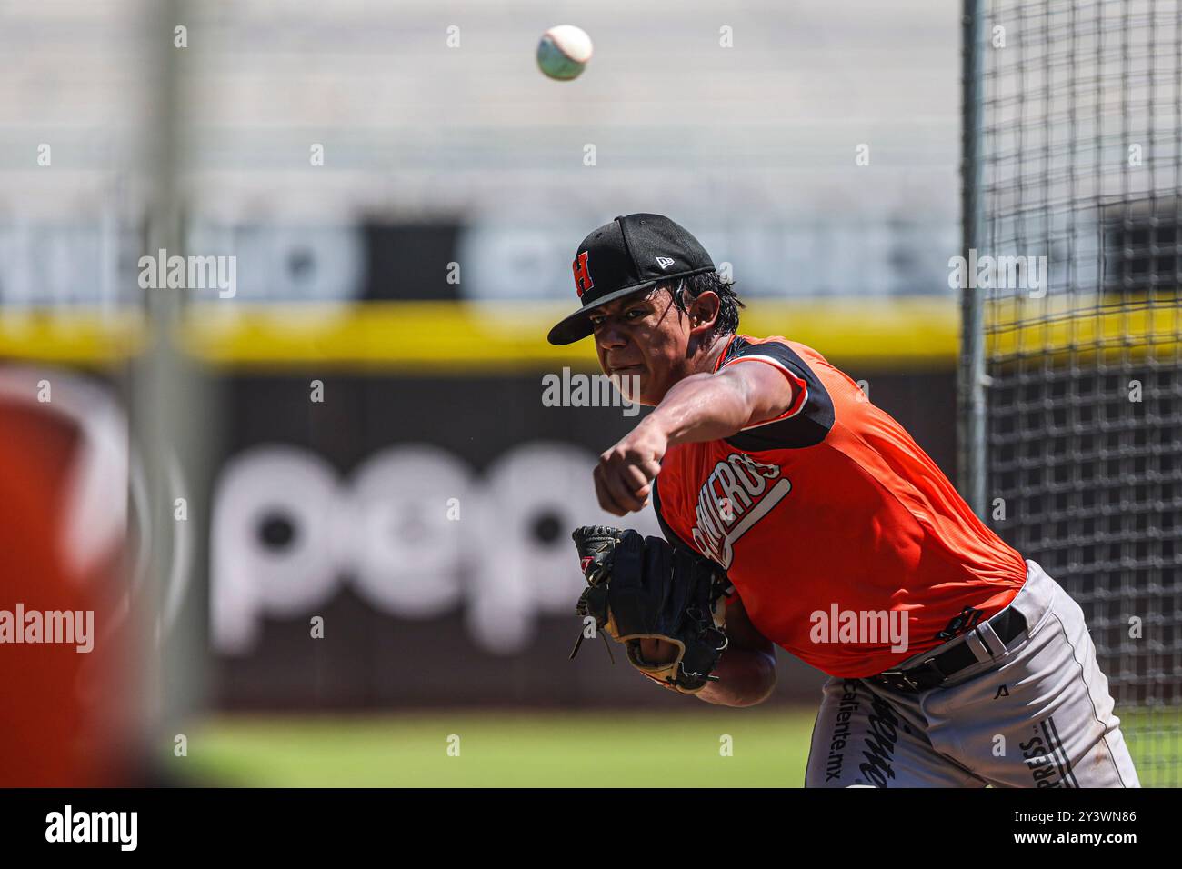 HERMOSILLO, MEXICO - SEPTEMBER 14: Oswaldo Pacheco Crespo pitcher in ...