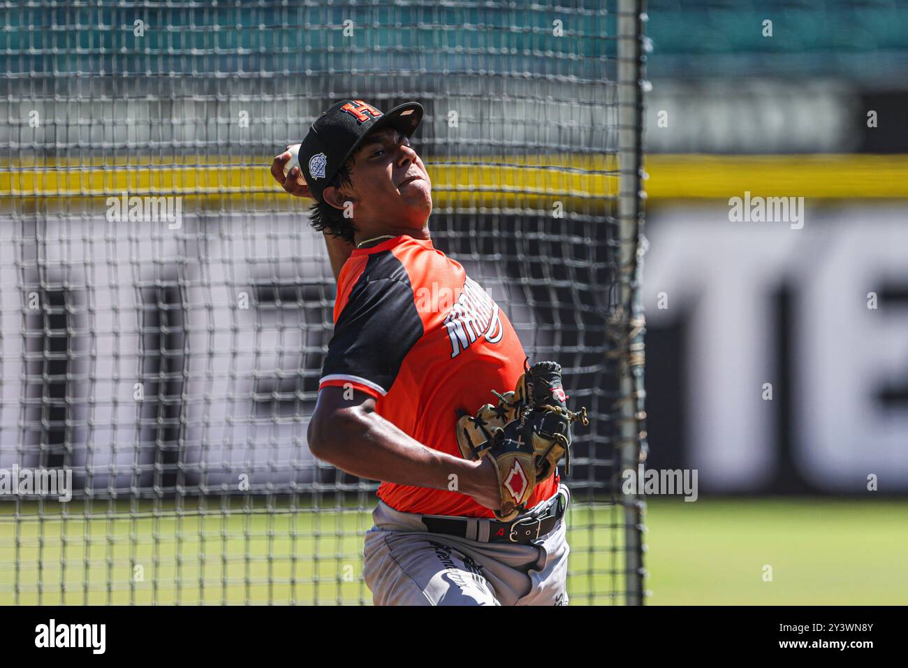 HERMOSILLO, MEXICO - SEPTEMBER 14: Oswaldo Pacheco Crespo pitcher in ...