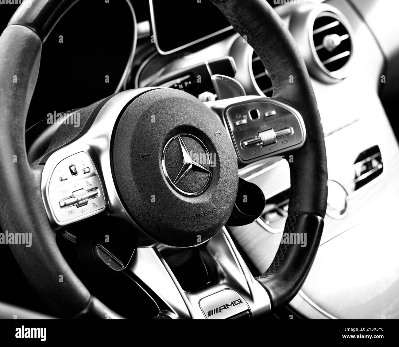 Mercedes Benz steering wheel Stock Photo - Alamy