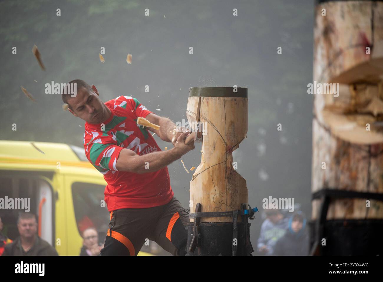 Matrahaza, Hungary. 14th Sep, 2024. An athlete tries to chop the log ...