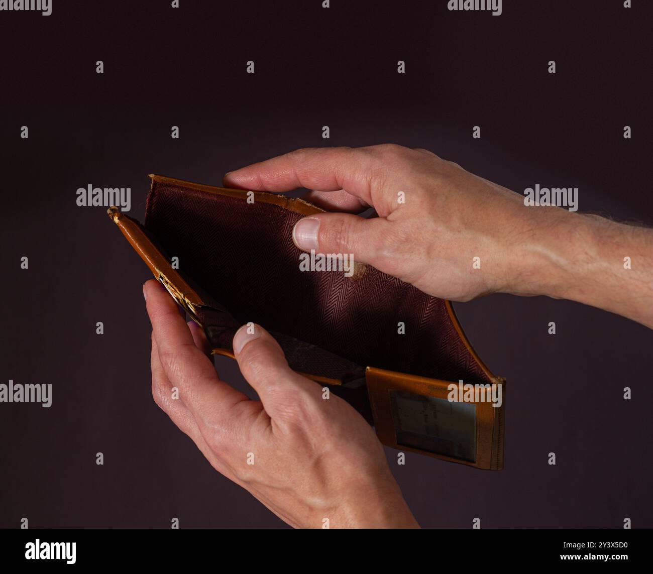 Empty wallet, no money hi-res stock photography and images - Alamy