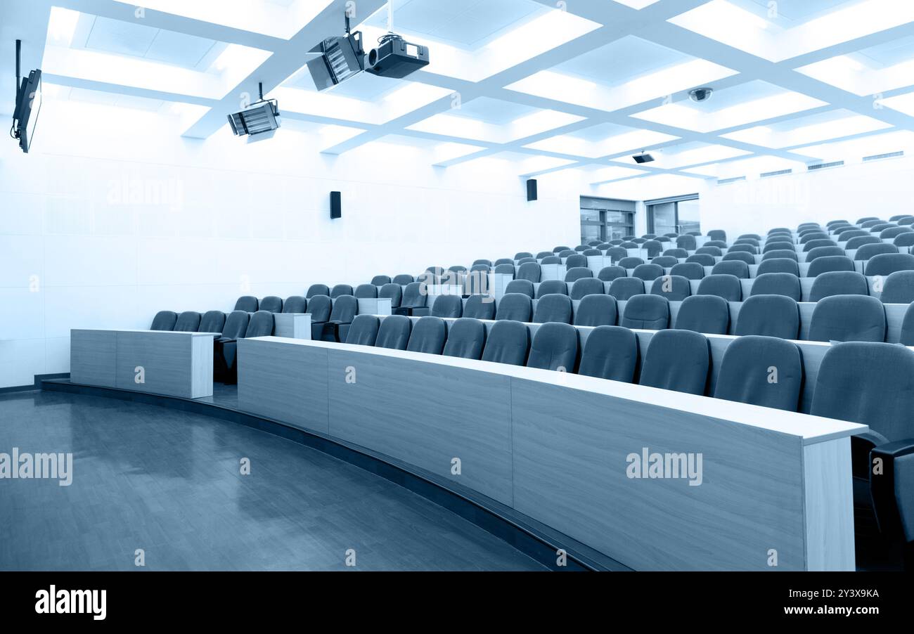 Empty college lecture hall with row of chairs Stock Photo - Alamy