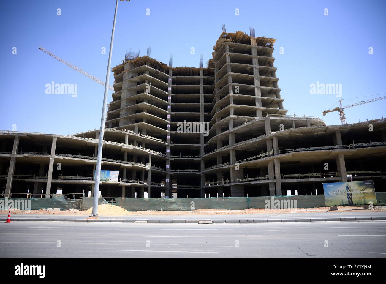 Kairo, Egypt. 12th Sep, 2024. Shell buildings stand in Egypt's new ...