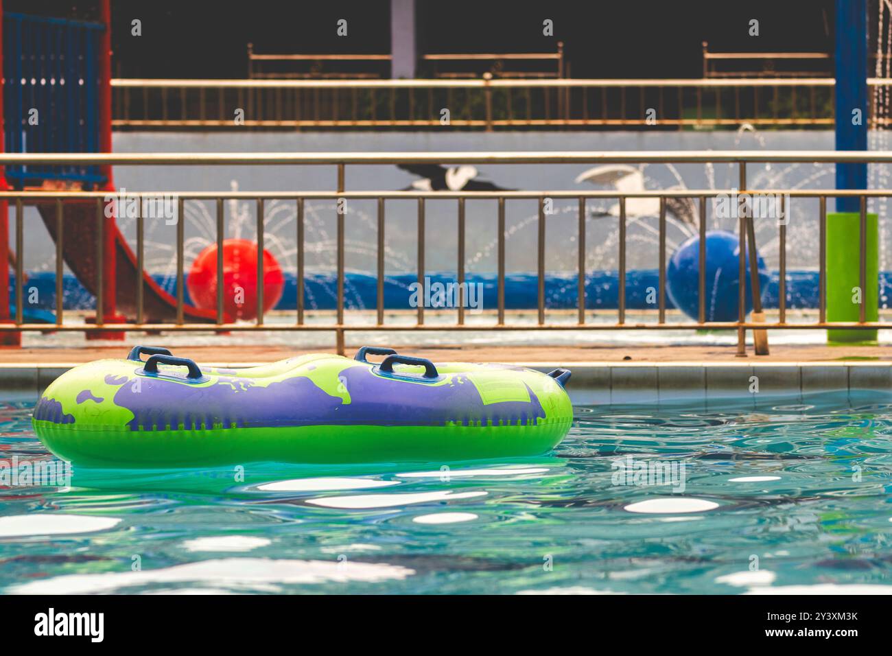 Inflatable swimming pool hi-res stock photography and images - Alamy