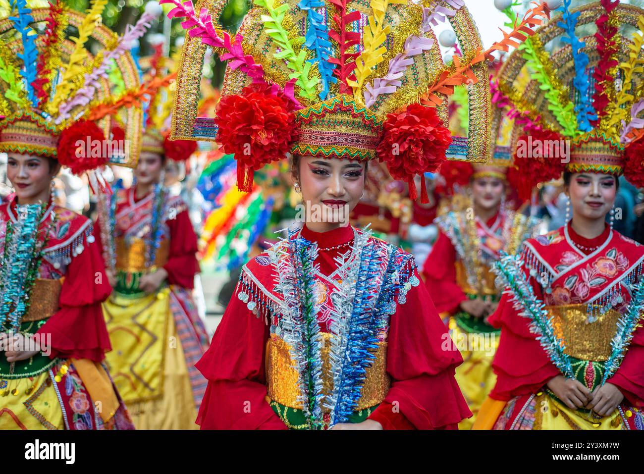 FLOAT CARNIVAL IN BANDUNG Carnival participants wearing traditional ...