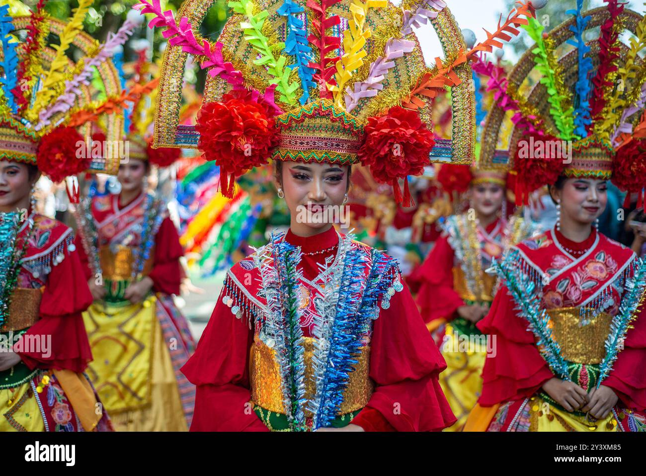 FLOAT CARNIVAL IN BANDUNG Carnival participants wearing traditional ...