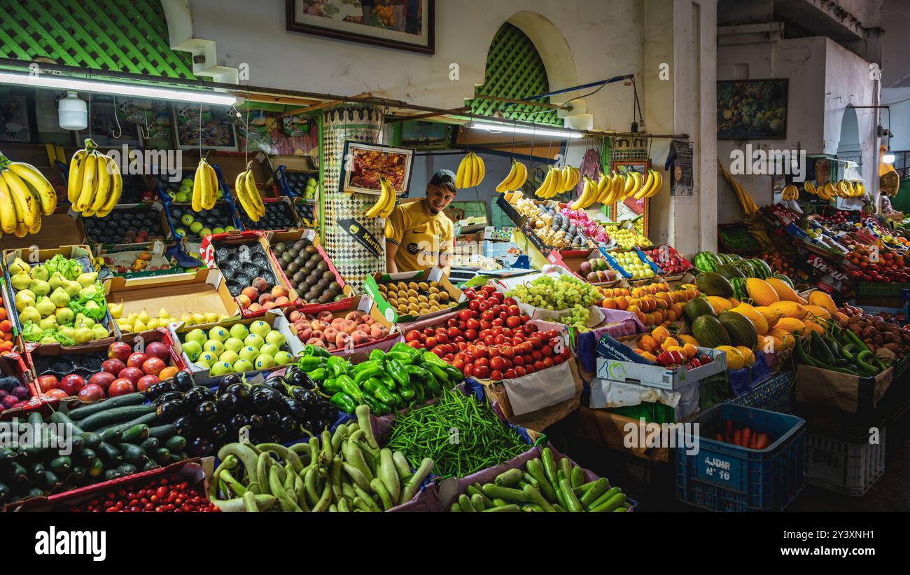 African man fruit vegetables hi-res stock photography and images - Alamy