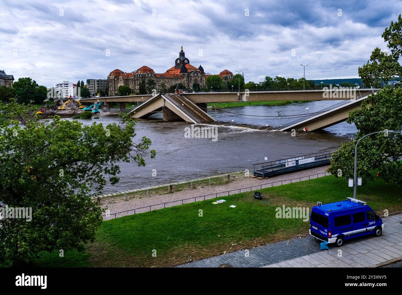 Car of the Federal Agency for Technical Relief, THW, in front of the ...