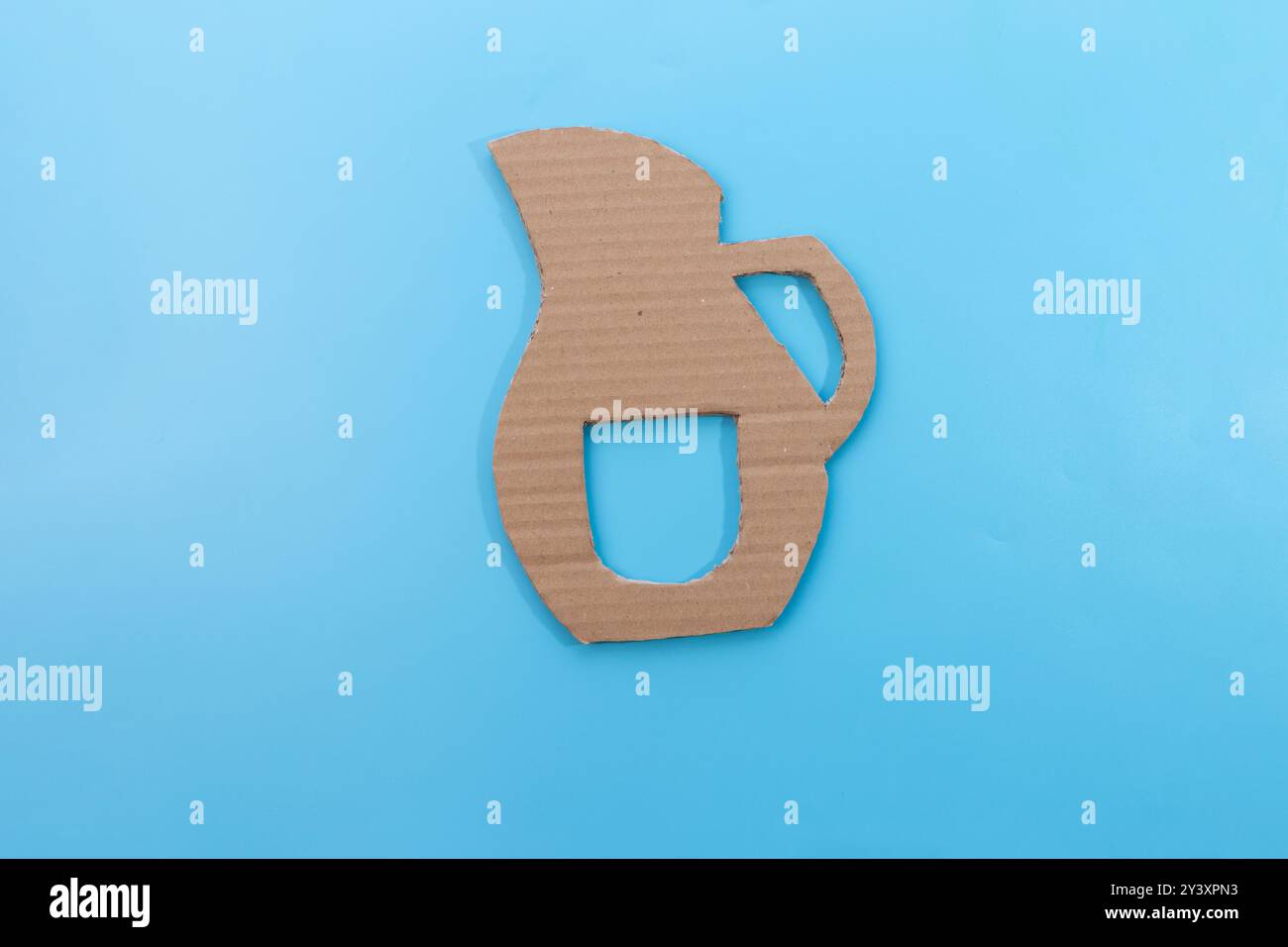 making process of summer craft from recycled paper, cut out cardboard ...