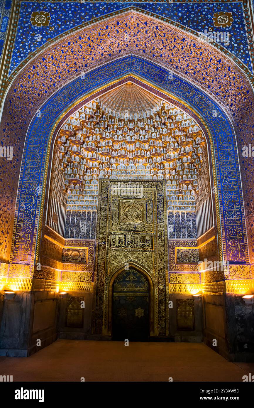 Portal and arch inside the tilya kori mosque in the Registan of ...