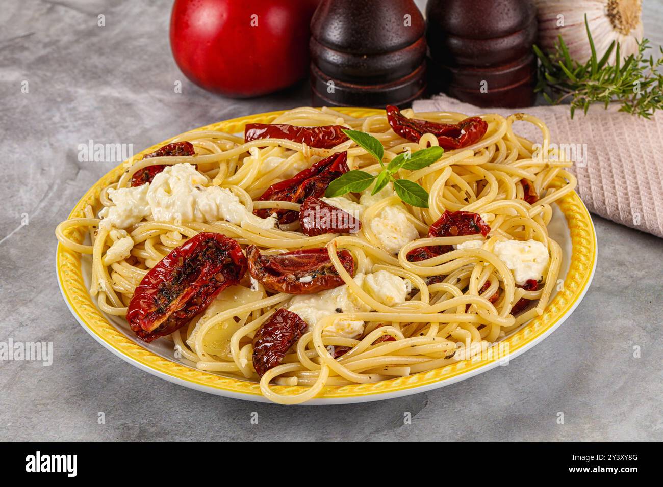 Italian pasta spaghetti with stracciatella and tomato Stock Photo - Alamy