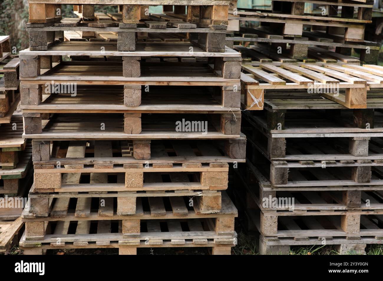 Wooden pallets Pallets stacked up Stock Photo - Alamy
