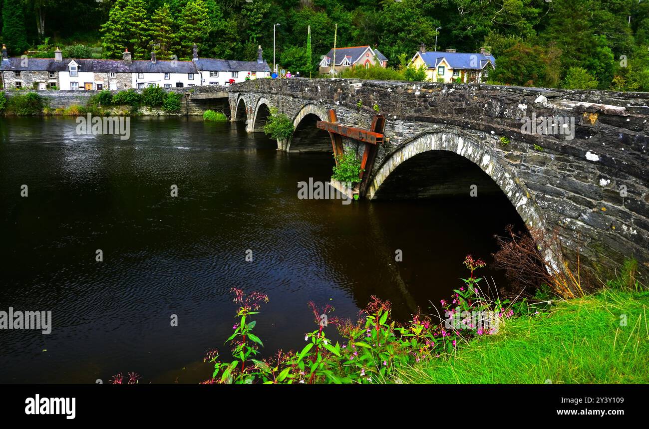 Old dyfi bridge hi-res stock photography and images - Alamy