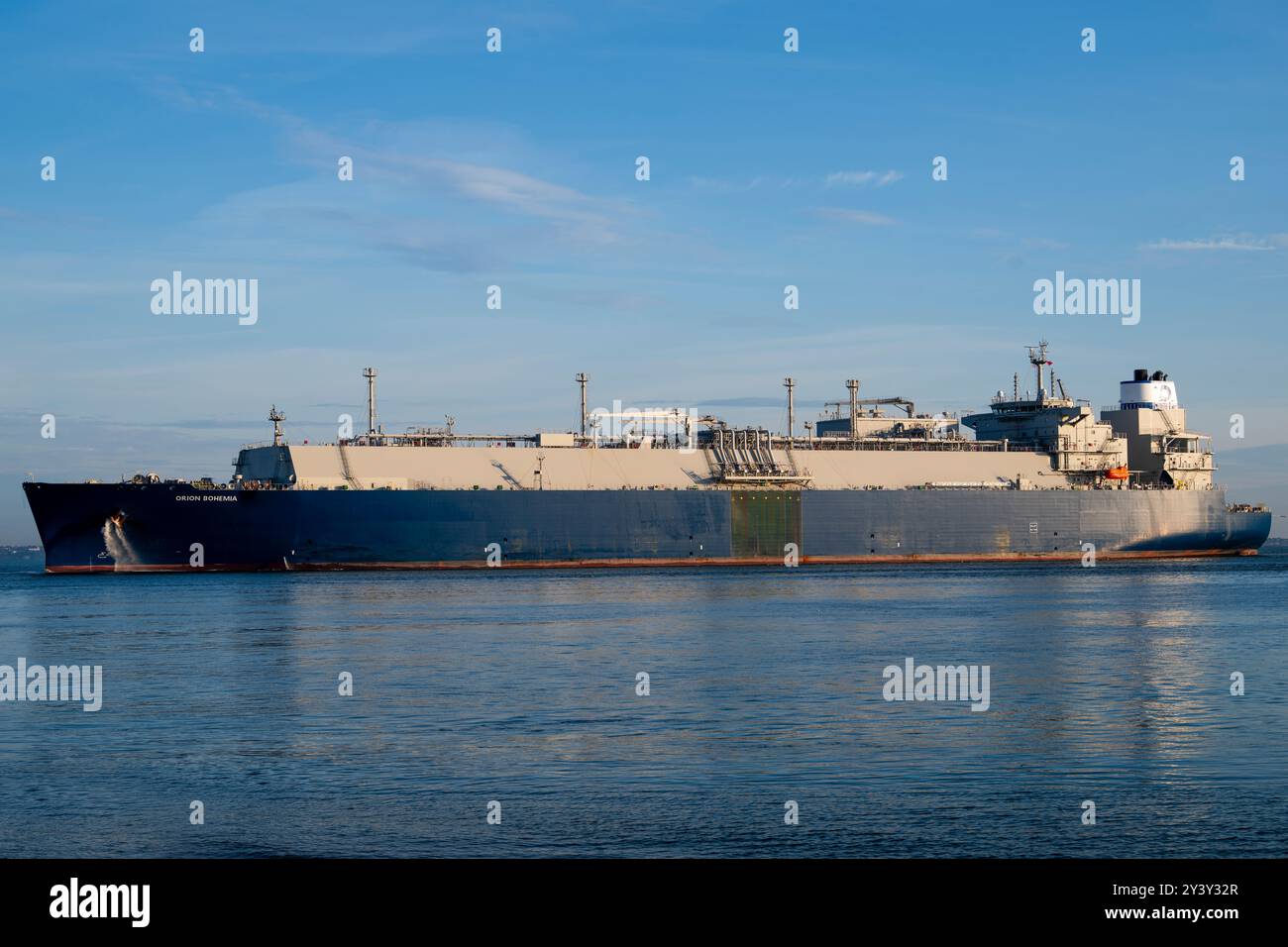Orion Bohemia LNG Tanker arriving at Port of Grain via Sheerness, Kent ...